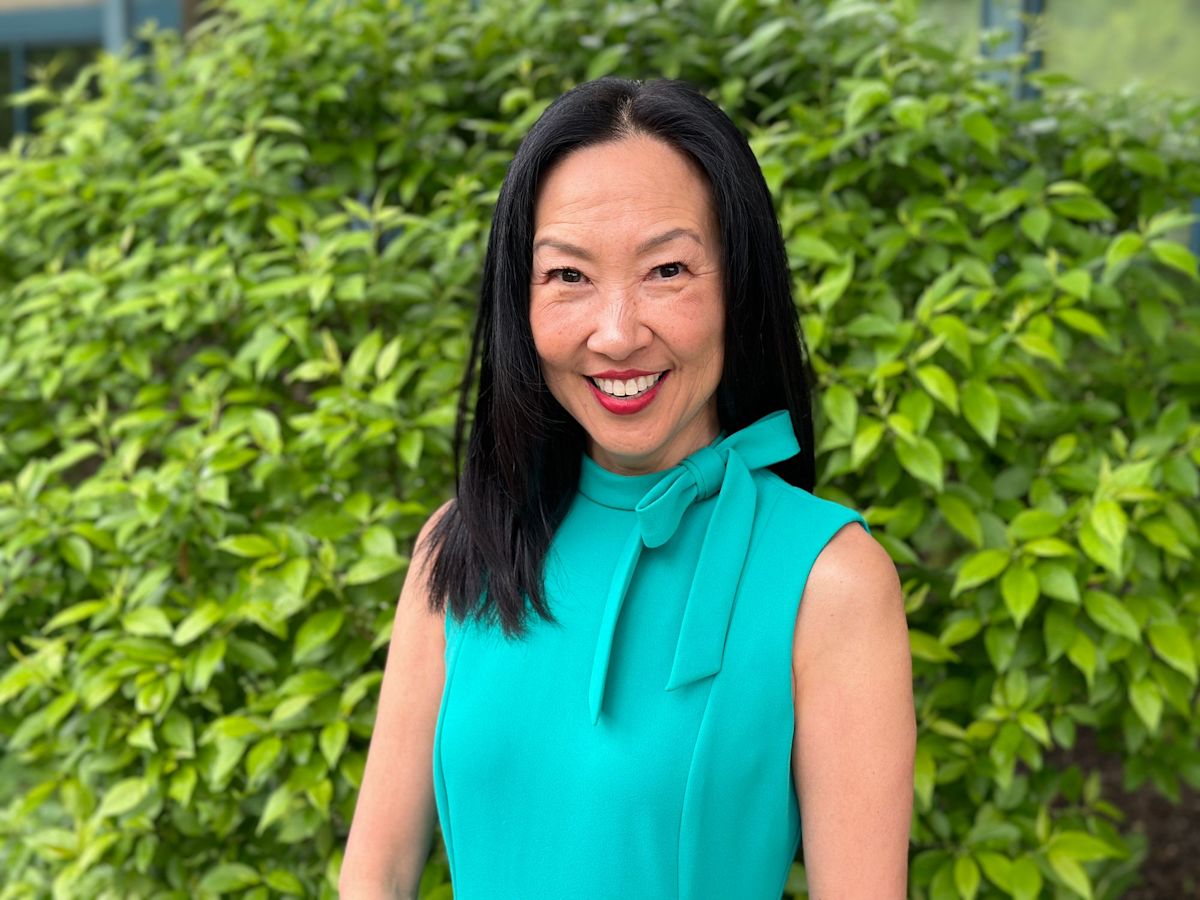 Jennifer Lee ’86 | News Stories - SCH