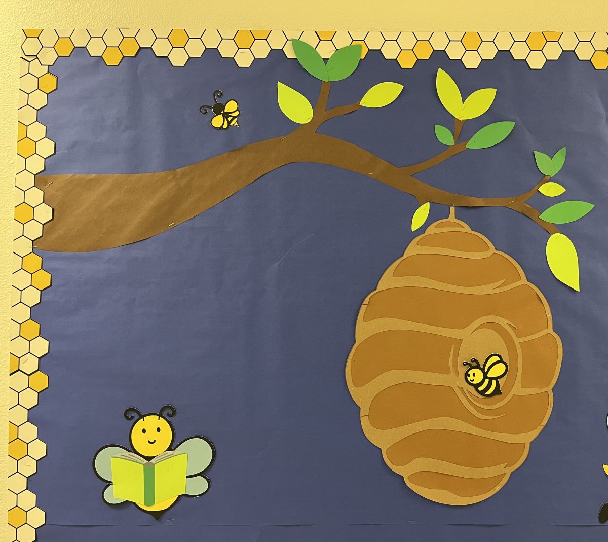 Bee a Reader: Twin Peaks Summer Reading Program | TPK8 News Details