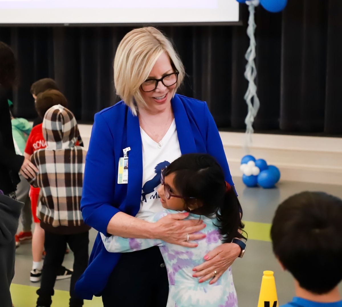 Mead Elementary honors retiring principal | News Details