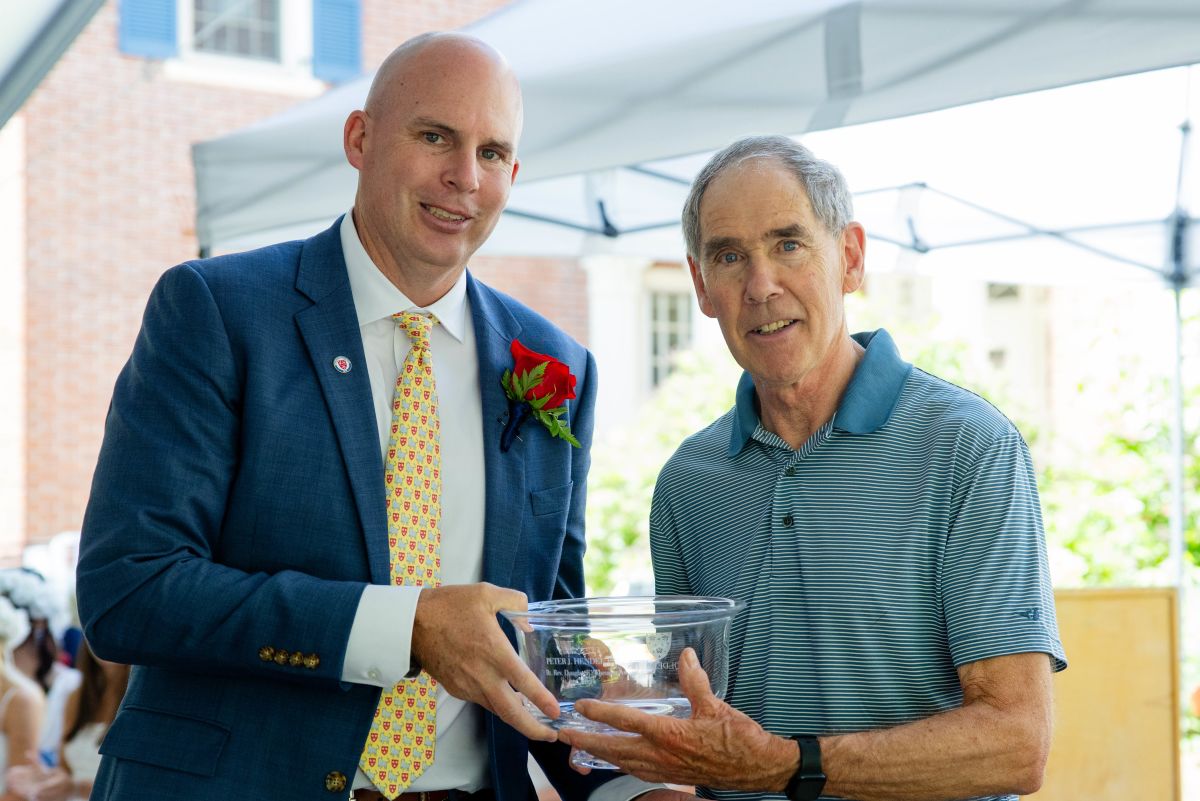 Peter Hendel P '96 '02 Receives Rev. Douglas E. Theuner Award | story