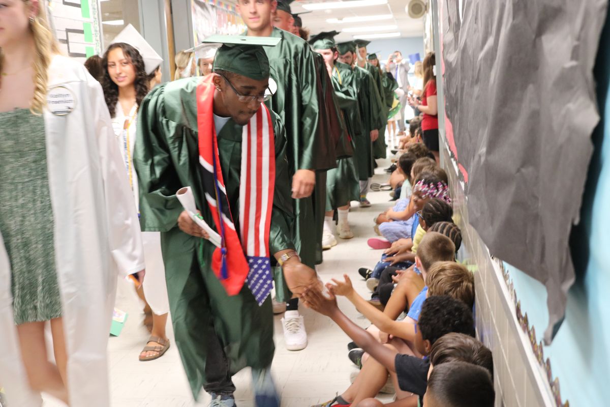 LHS Seniors Take a Heartwarming Walk Down Memory Lane | News Details