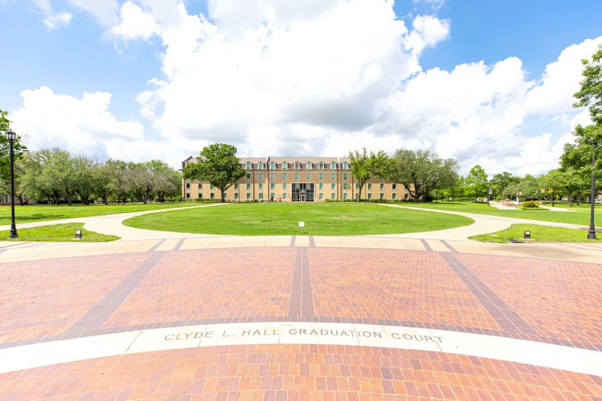 Hall Graduation Court | Details