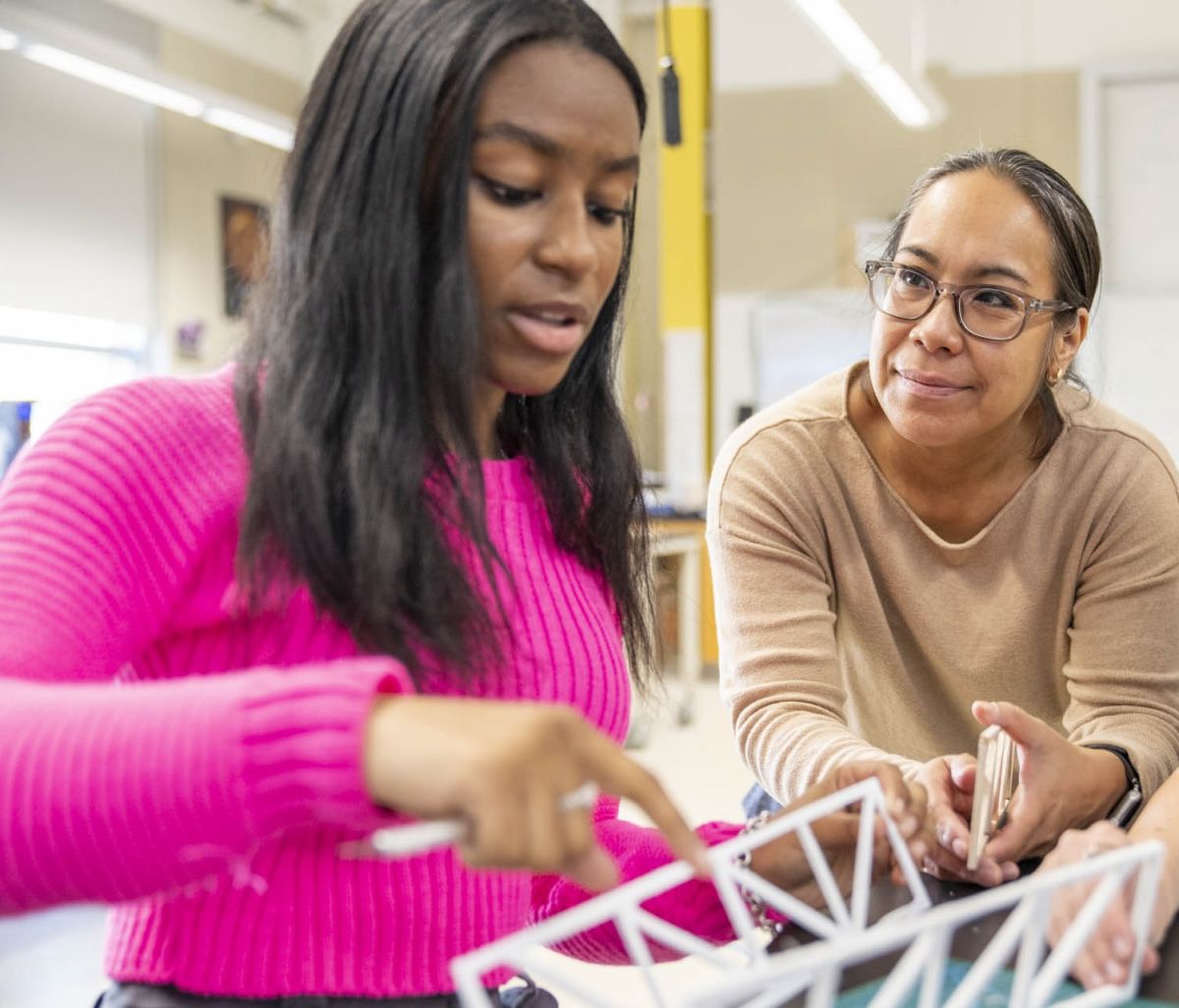 Research Class Aims to Pair Students with Scientists | News Details