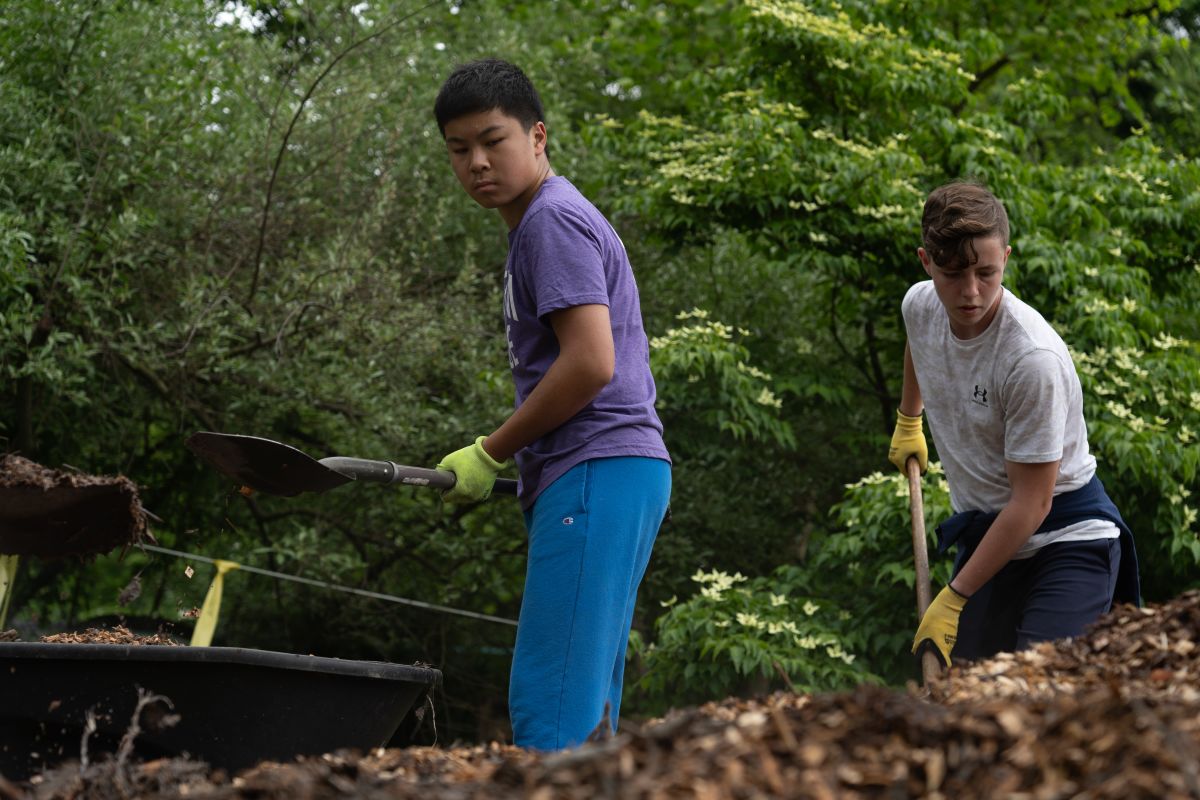 Students and Sustainability at Snipes Farm | News Detail