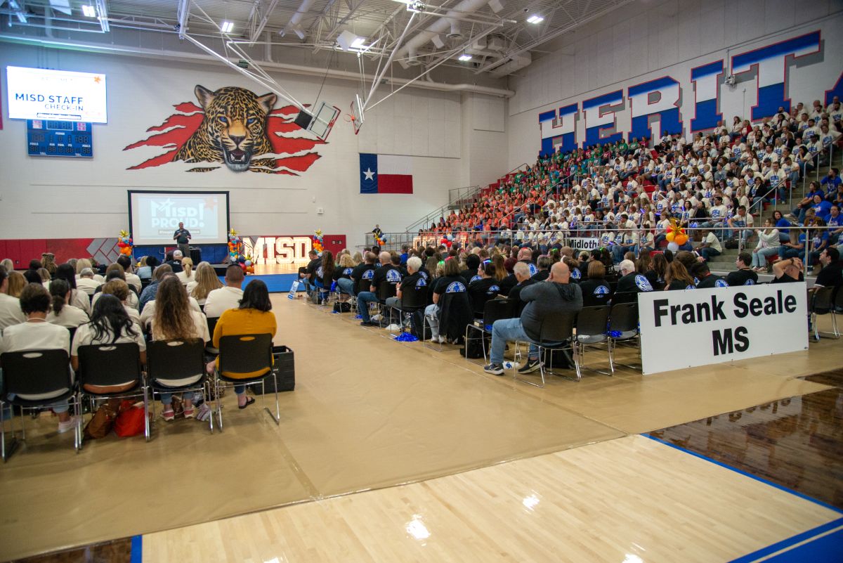 Convocation lights up the arena | News Detail Page