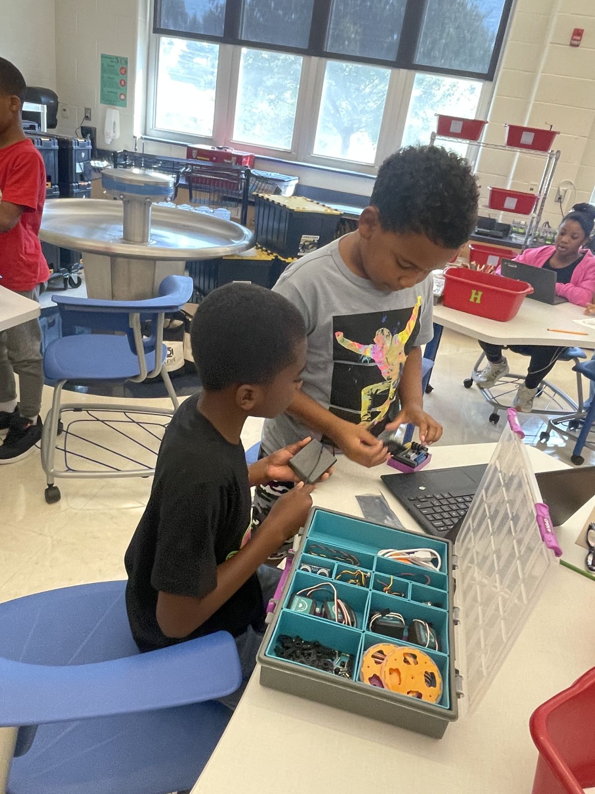 CE Fourth Graders Create Robot Petting Zoo Animals | News Details