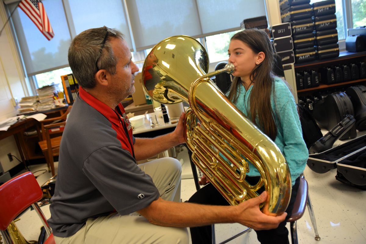 VIDEO: Clarence Elementary Students Pick Musical Instruments | Post Details
