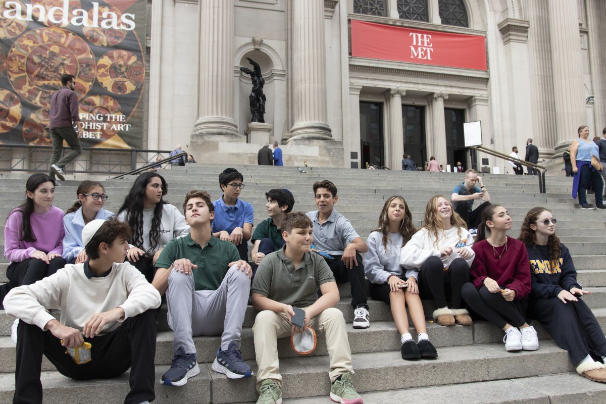 Freshmen Explore Upper East Side During Scavenger Hunt | Ramaz News ...