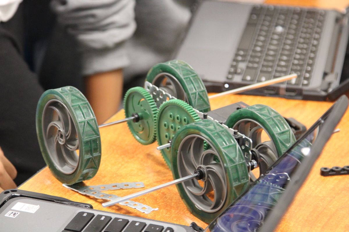 Seventh grade students build robot for PLTW | News Story ...