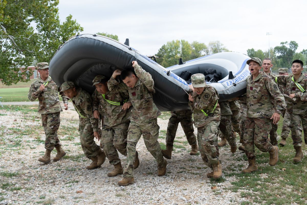 How the Crucible Builds Resilience, Confidence, and Brotherhood in MMA ...