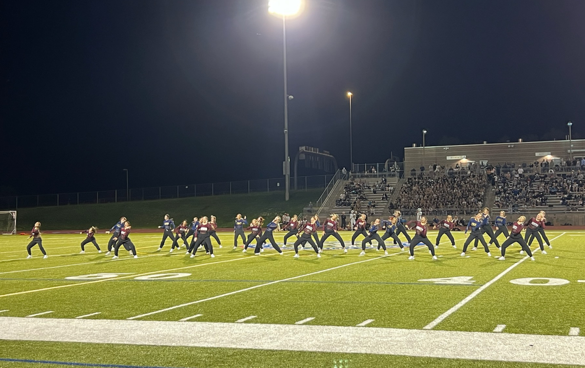 Horizon and Legacy poms teams collaborate on routine | News Details