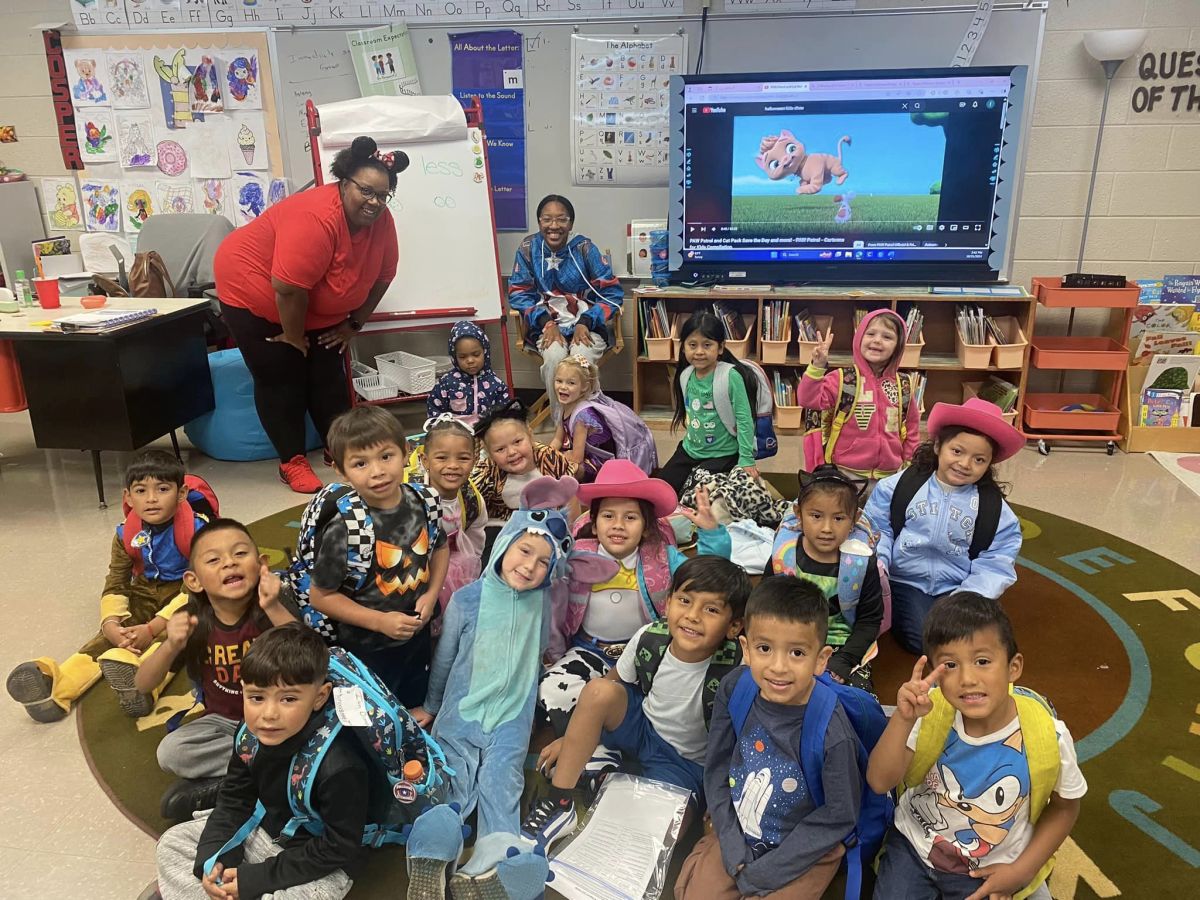 Roy Clark Raises Over $1,000 For Its Classrooms | Campus Life Details