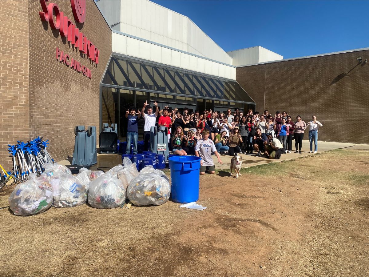 High School Students Keep Their Campus Clean | Campus Life Details