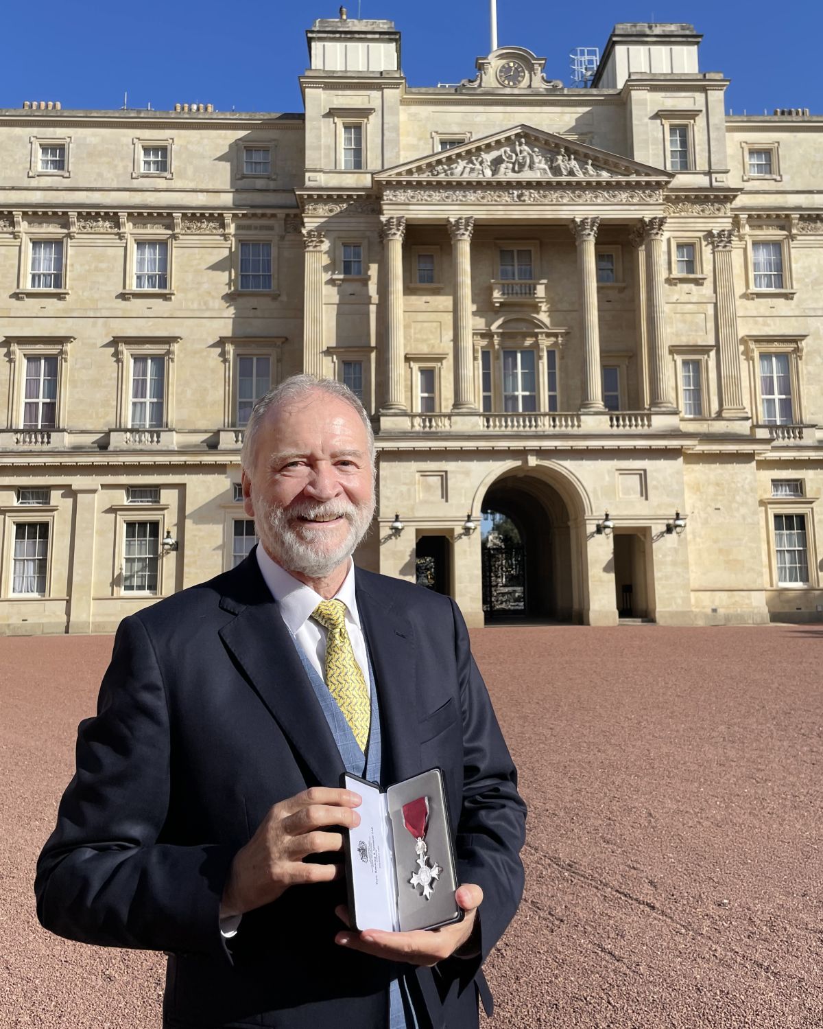 Nuestro rector Jaime Acosta recibió oficialmente el título de Miembro ...
