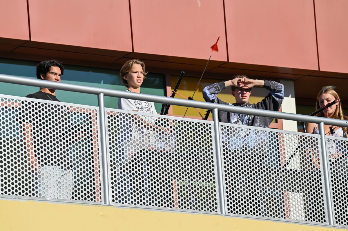 9th Grade Honors Physics Launches Rubber Band Rockets | News Details