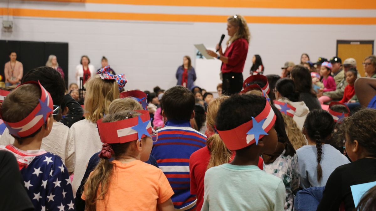 Students Honor Veteran's Day | Article