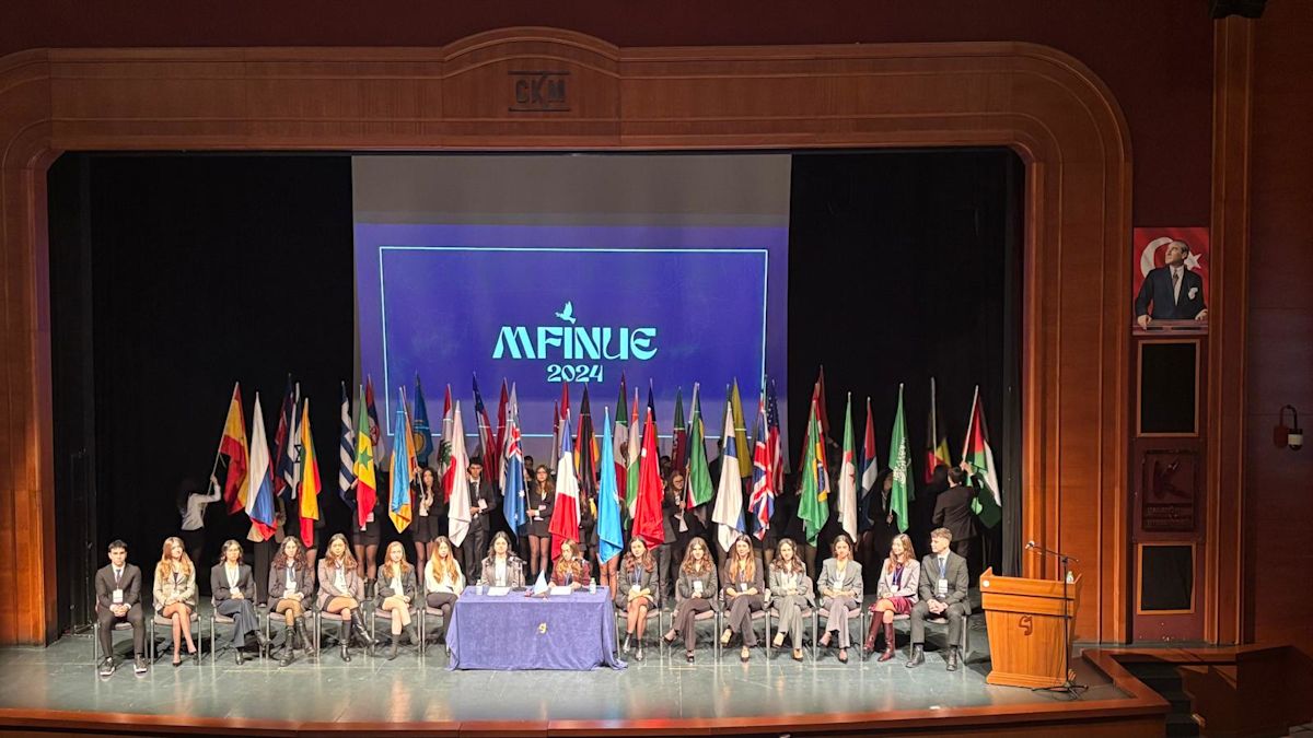 Nos élèves prêts pour le MFINUE 2024 : “Dépasser les divisions et ...