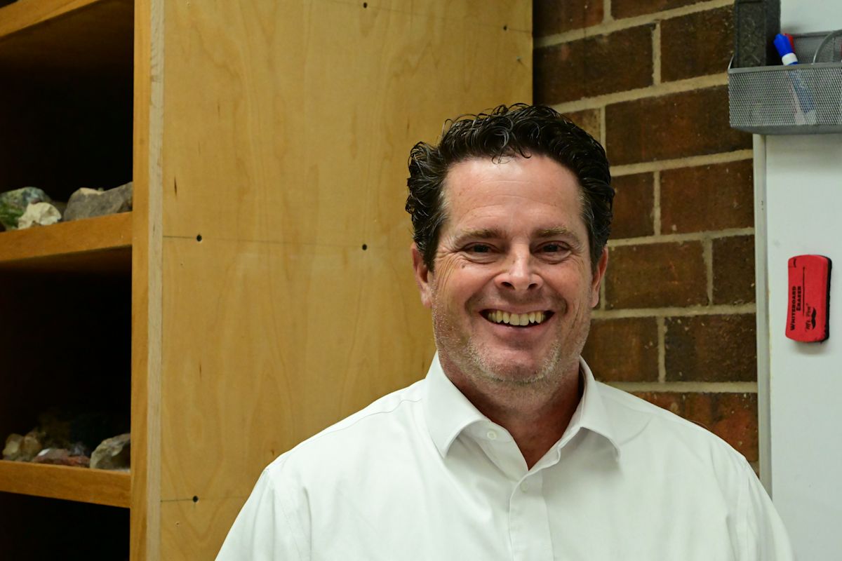 Spotlight: Middle School Science Teacher Chris McRae | News Details