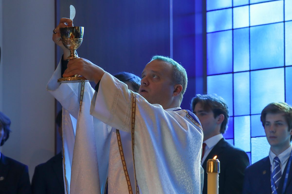 Immaculate Conception Mass blesses seniors for projects, calls students ...