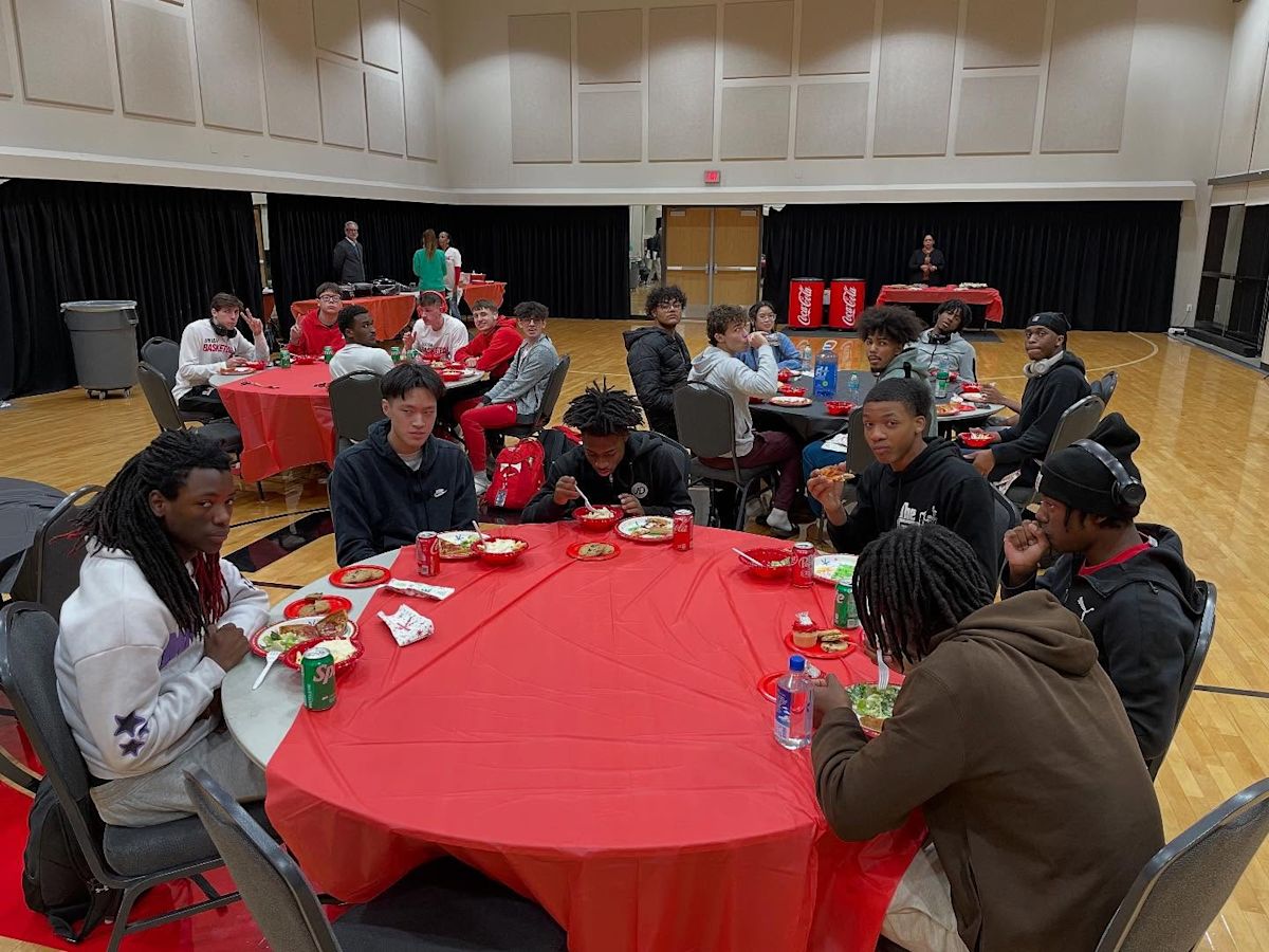 Union Basketball Boys Enjoy Supper | Campus Life Details
