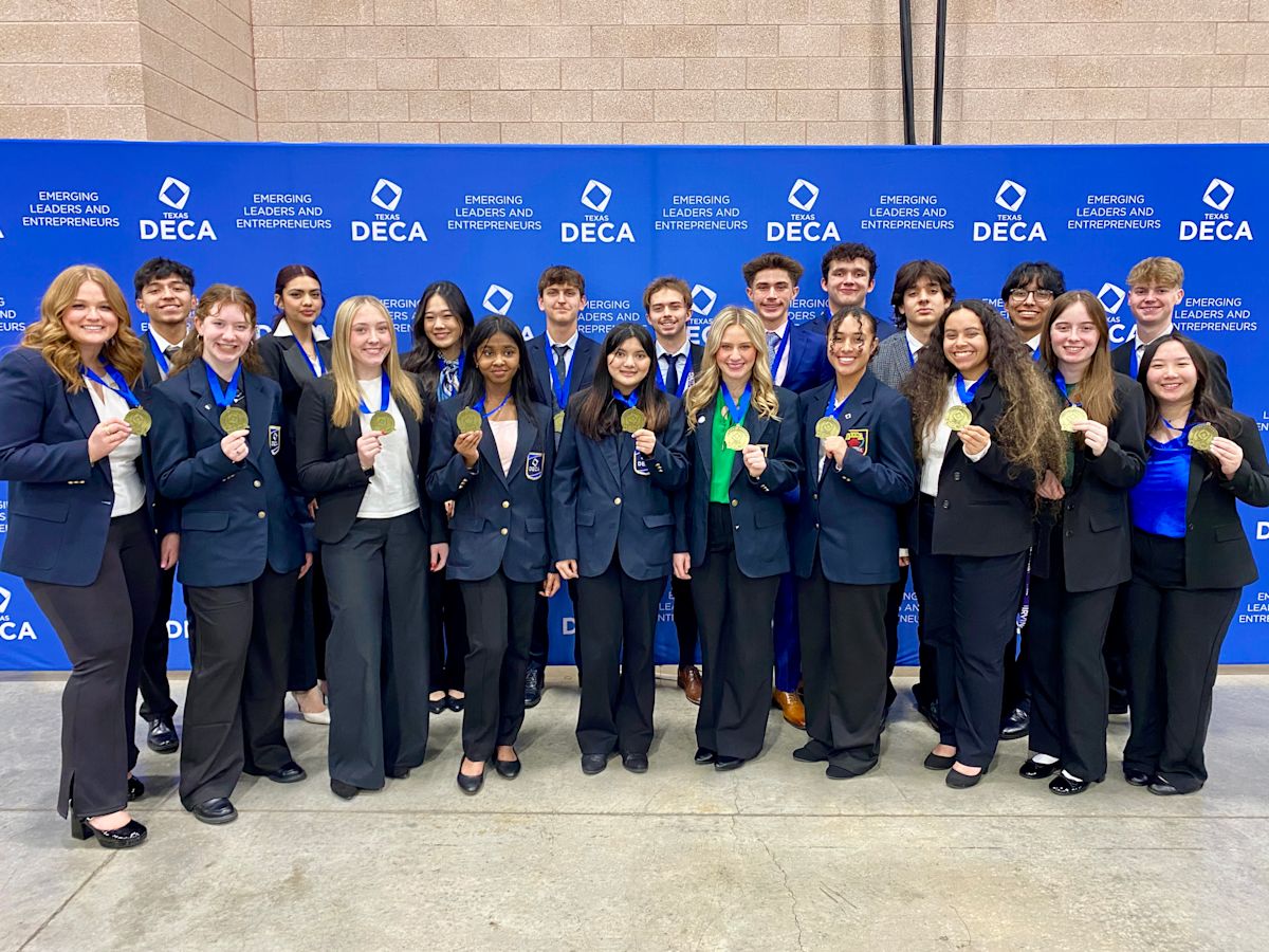 21 DECA Marketing Students Advance to State Competition | Post Details