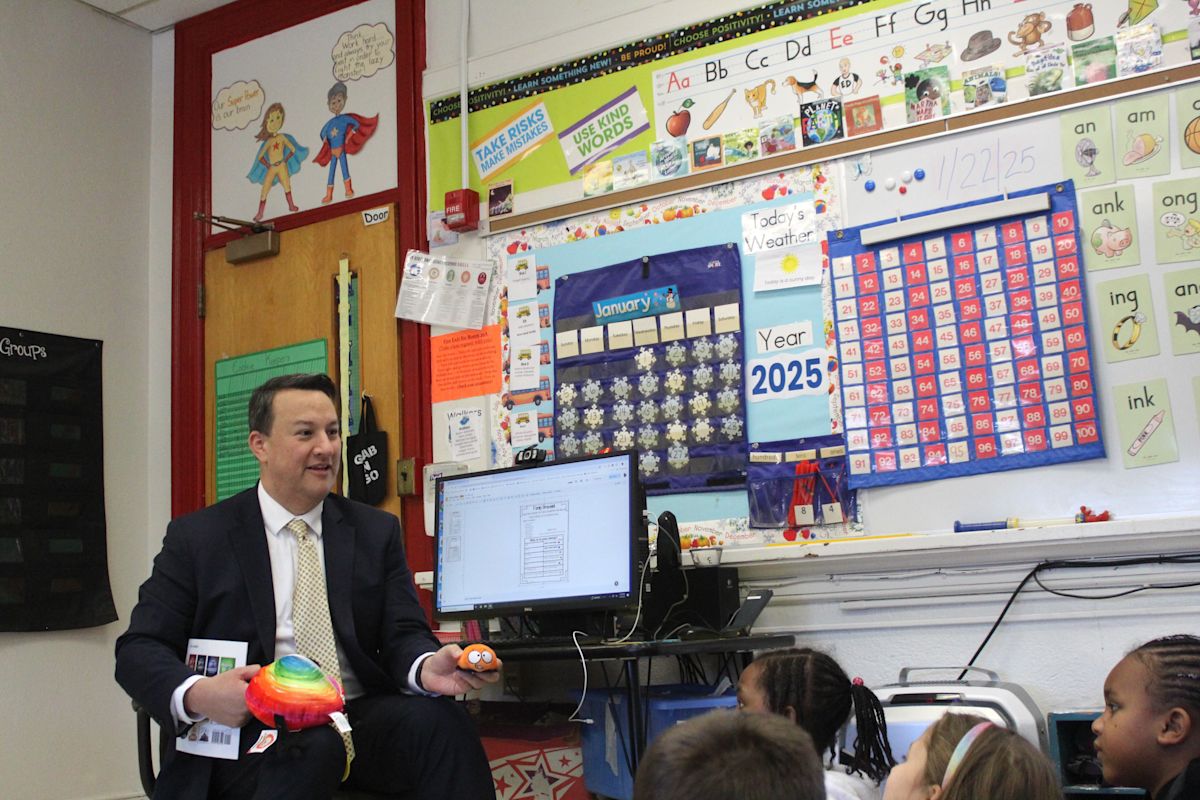 Deputy Superintendent spreads the joy of reading at Dixson | News Article