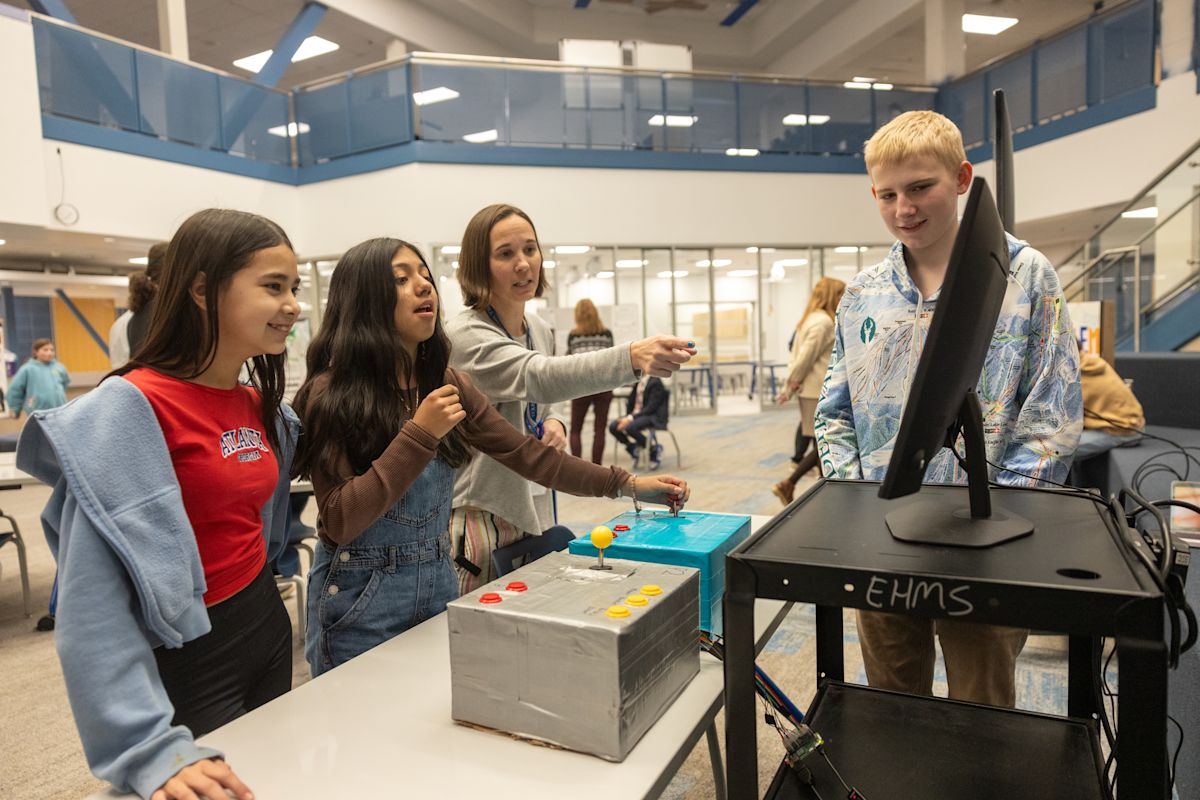 Ecker Hill Middle School Hosts Schools to Watch National Forum ...