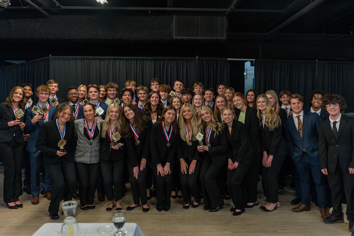 32 Students Qualify for 2025 DECA State Competition | News Details