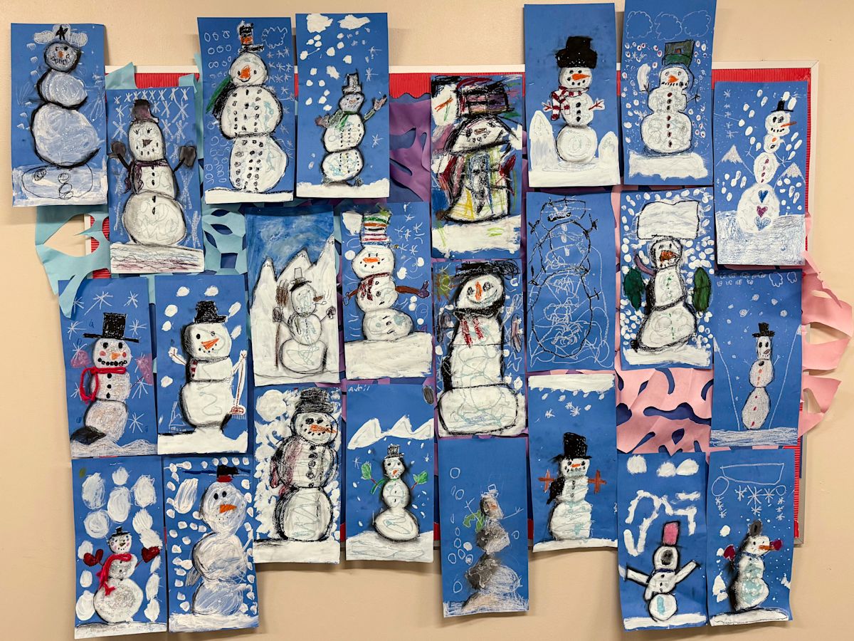 Lakeview First-grade Decorates Building | News Details