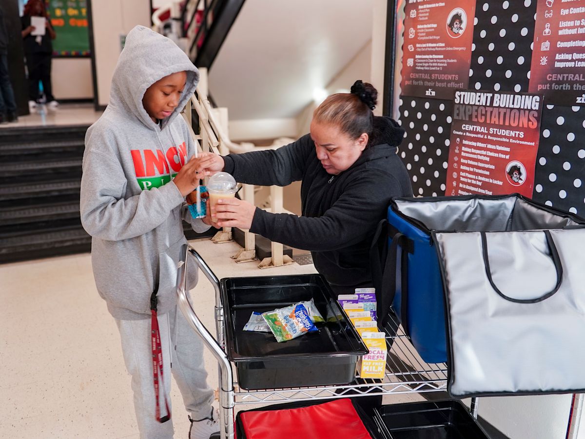 ZESD 6 Middle School Students Start Day with Delicious Smoothies | News ...