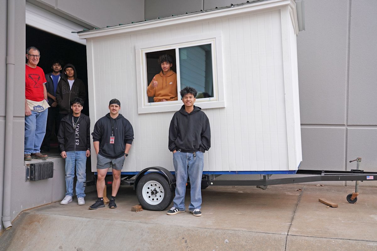 Construction Students Build Mobile 'Cookie House' For Girl Scouts ...