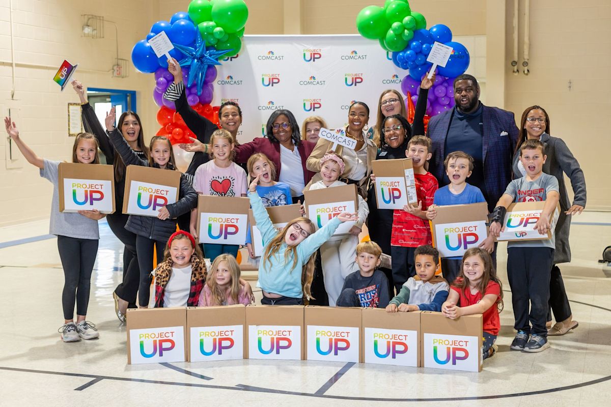 Comcast surprises 430 Central Elementary students with free laptops ...