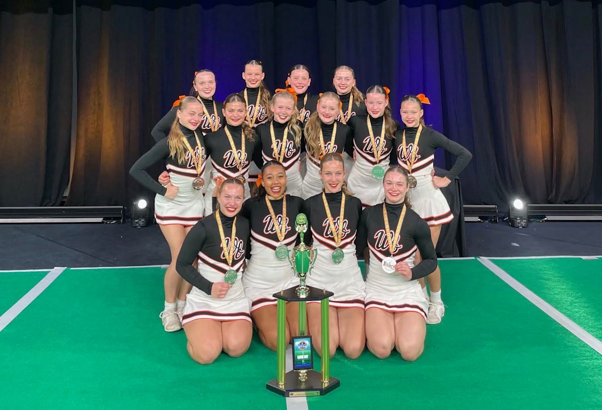 Varsity Cheer Team Places Second at Nationals | Article