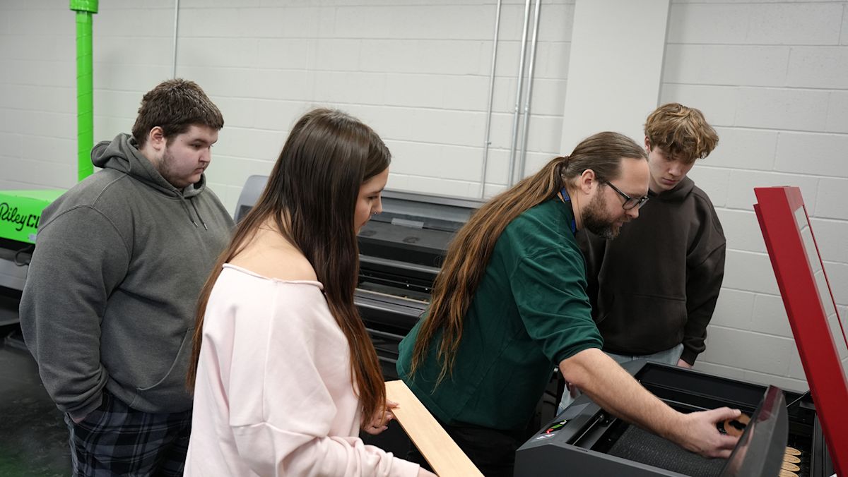 New graphics studio marks expansion for CTE program | News Details