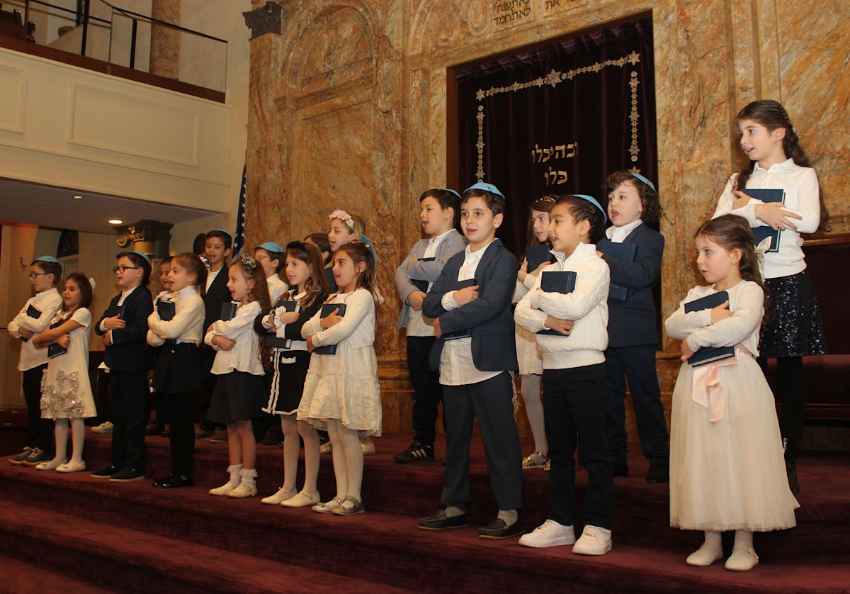 First Graders Receive Their First Siddurim | Ramaz News - The Ramaz School