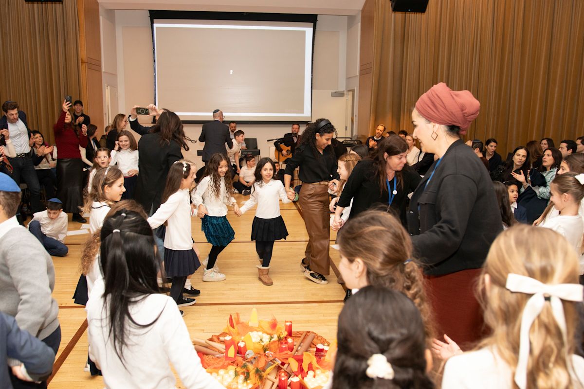 🎉 Purim Story: Ramaz Lower School Recreates Matan Torah | Ramaz News ...
