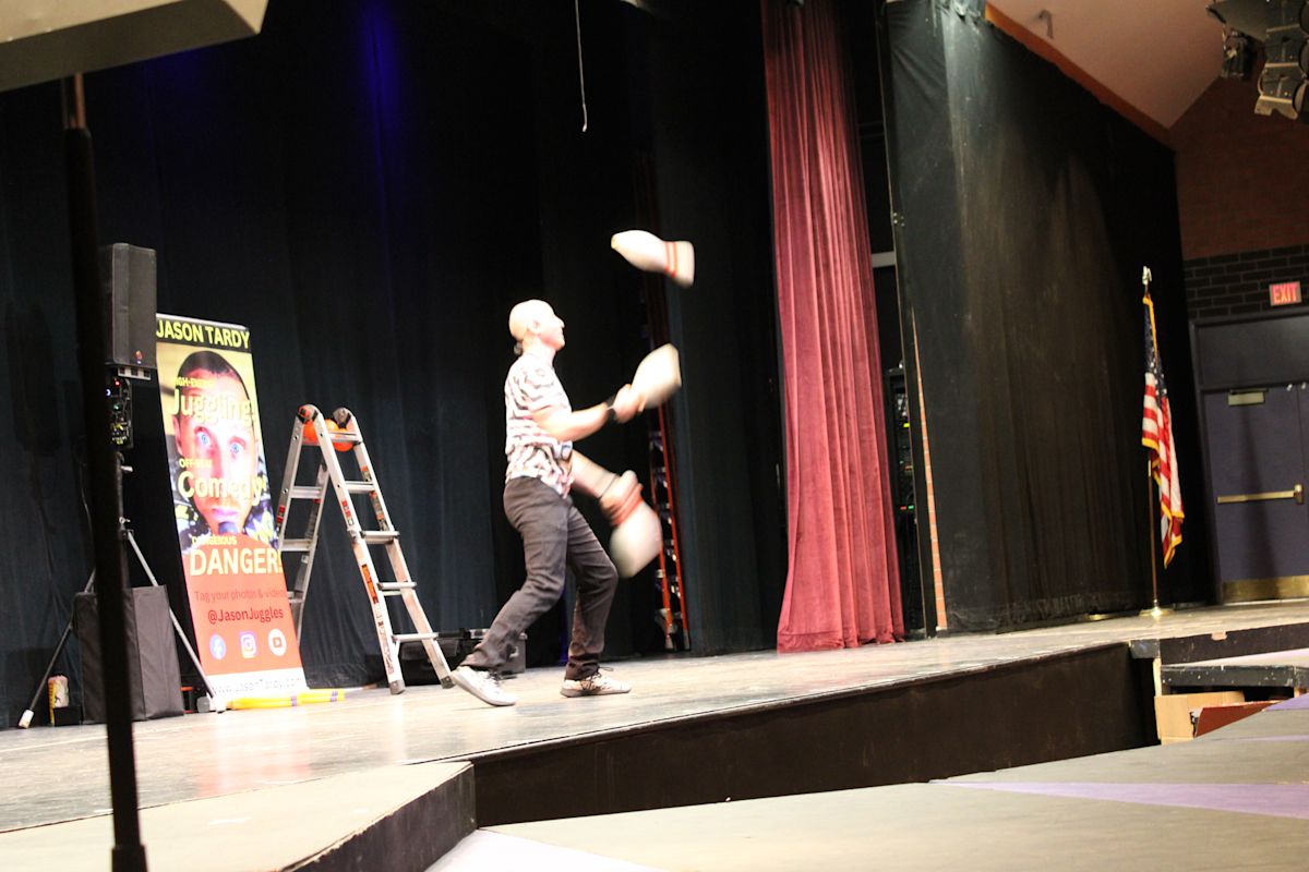 MS Students enjoy a presentation by juggler, Jason Tardy | Post Details