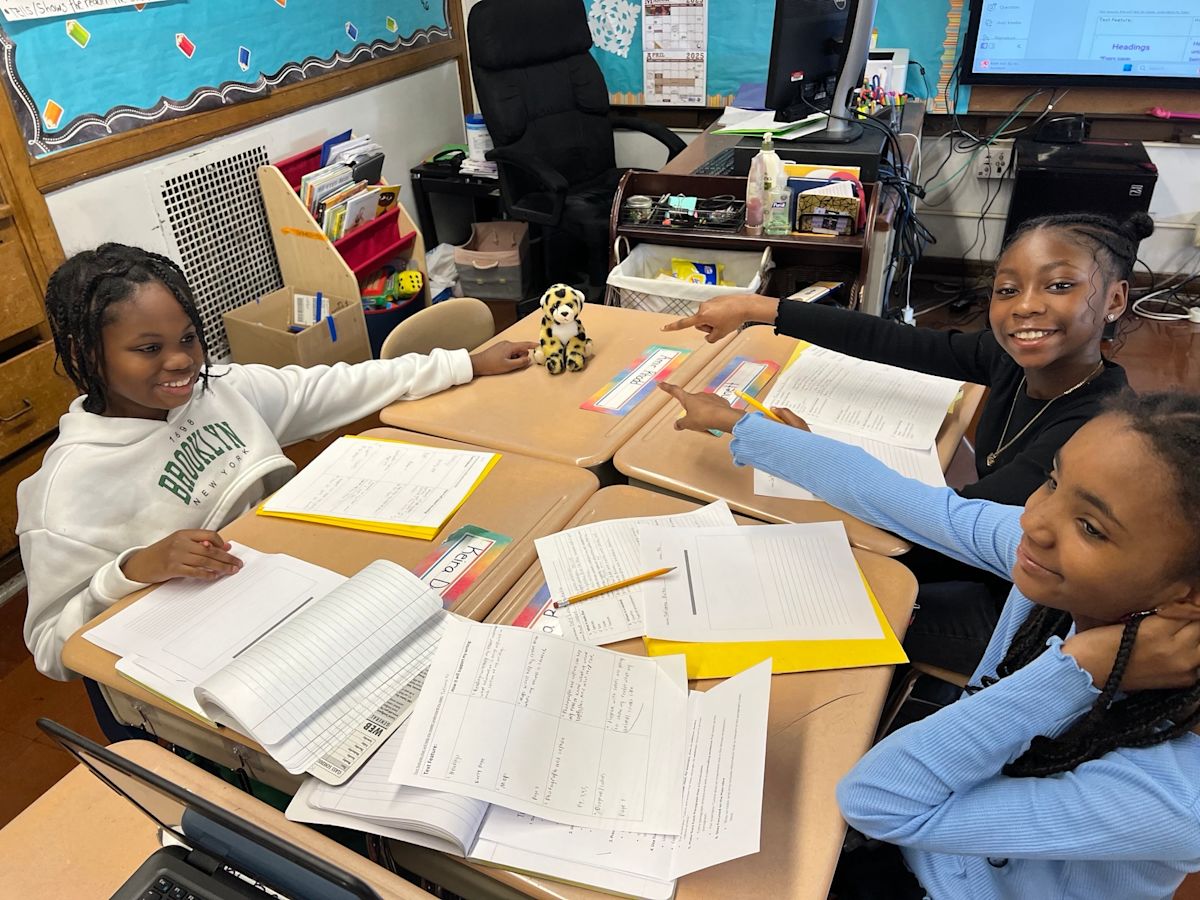 Students in Parker School's 4G class research about different species ...