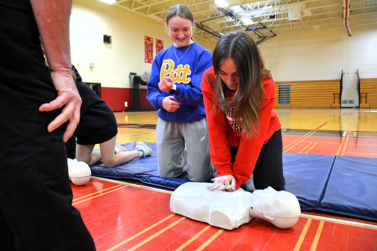 Clarence High School Students Learn CPR Skills With Local First ...