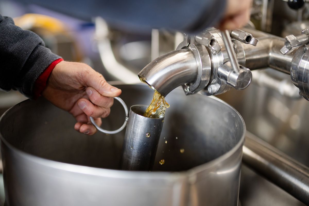 Tree to Table: NMH Students Learn How to ‘Sugar” Over Spring Break ...