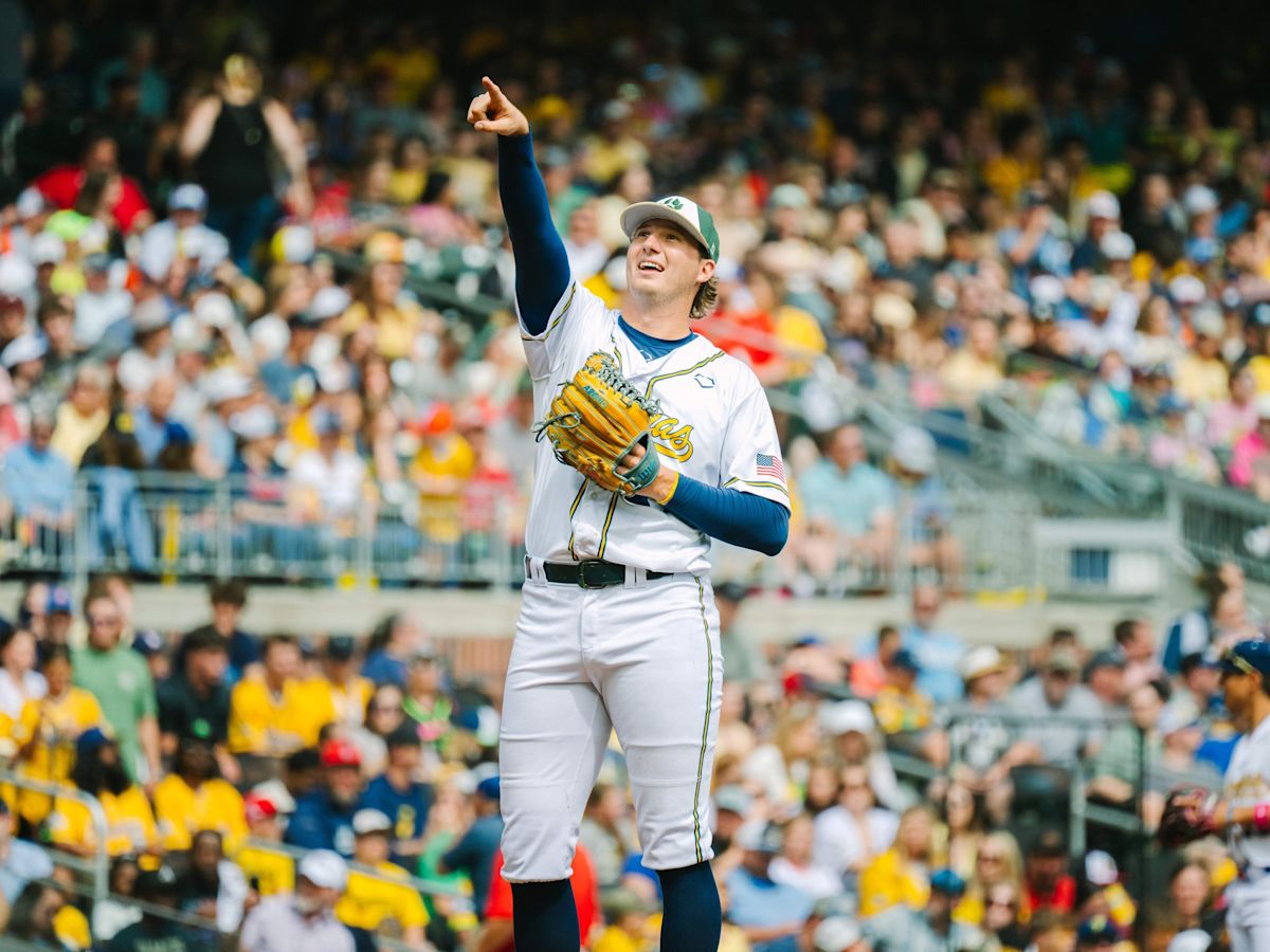 Wesleyan alumni support Andy Archer '16 at the Savannah Bananas game ...