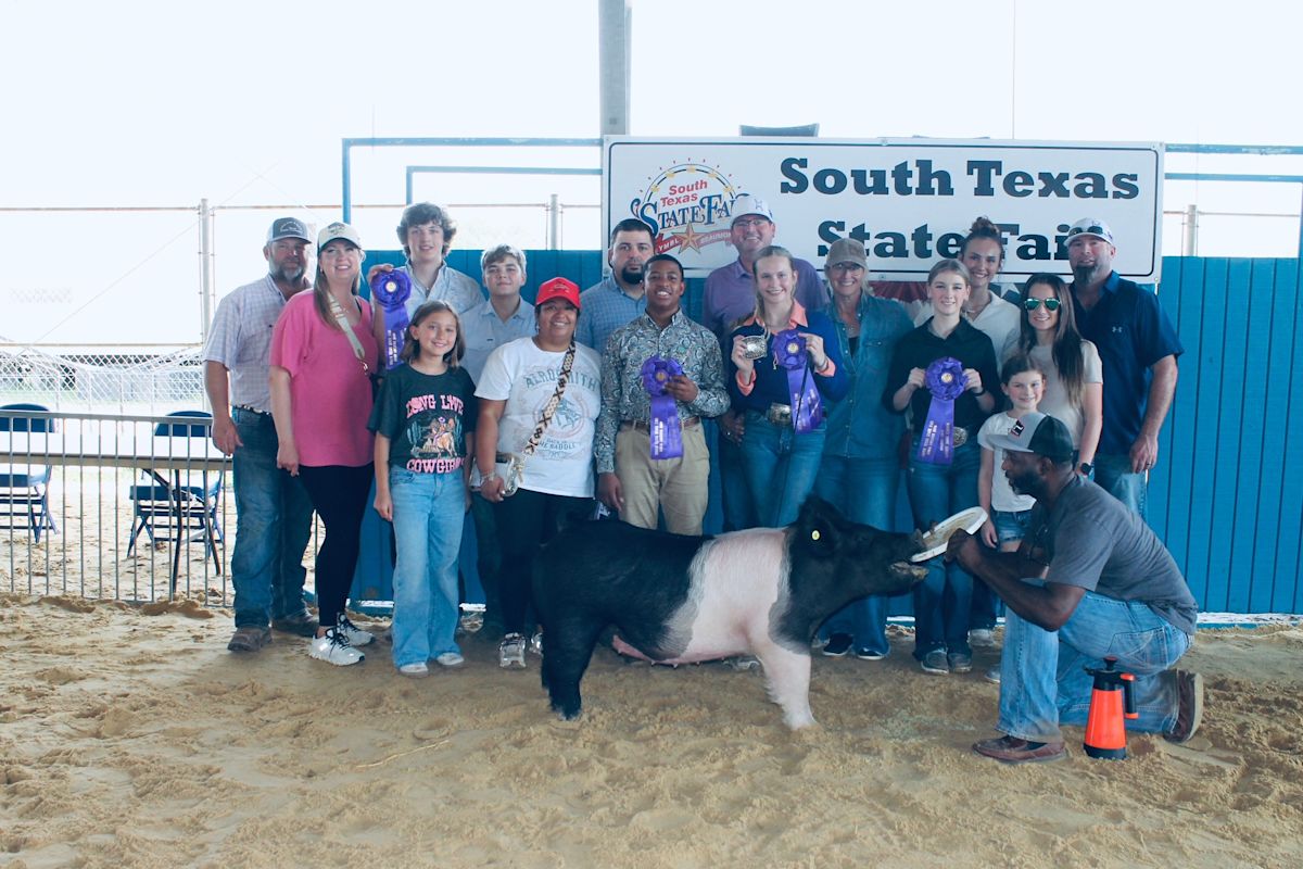 Lumberton Middle School’s Brooke Brinkley Wins Grand Champion Swine at ...