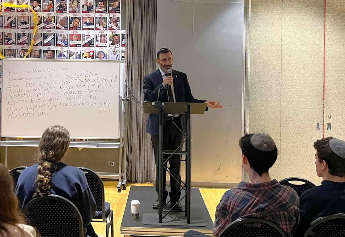 World Mizrachi Executive Rabbi Doron Perez Speaks to Students About His ...