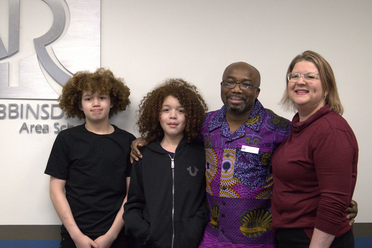 Dr. Kenneth Wutoh takes oath; joins Robbinsdale School Board | article