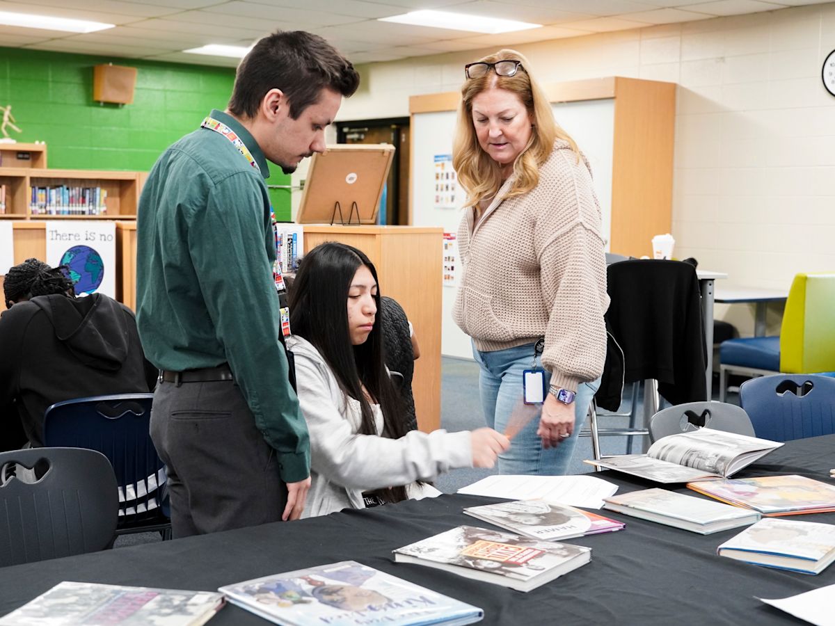SPMS Students Go on a Gallery Walk | News Details