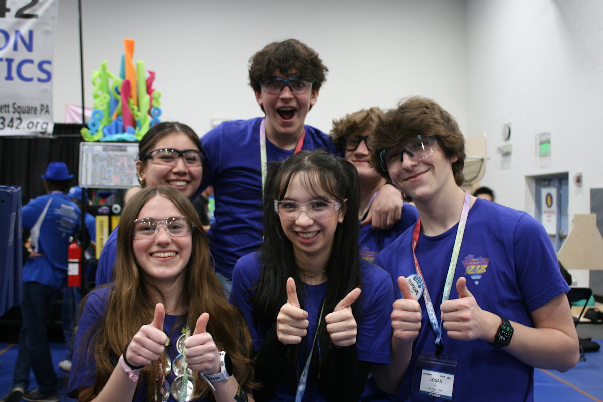 Robotics Team 1218 Qualifies for Worlds | News Stories - SCH