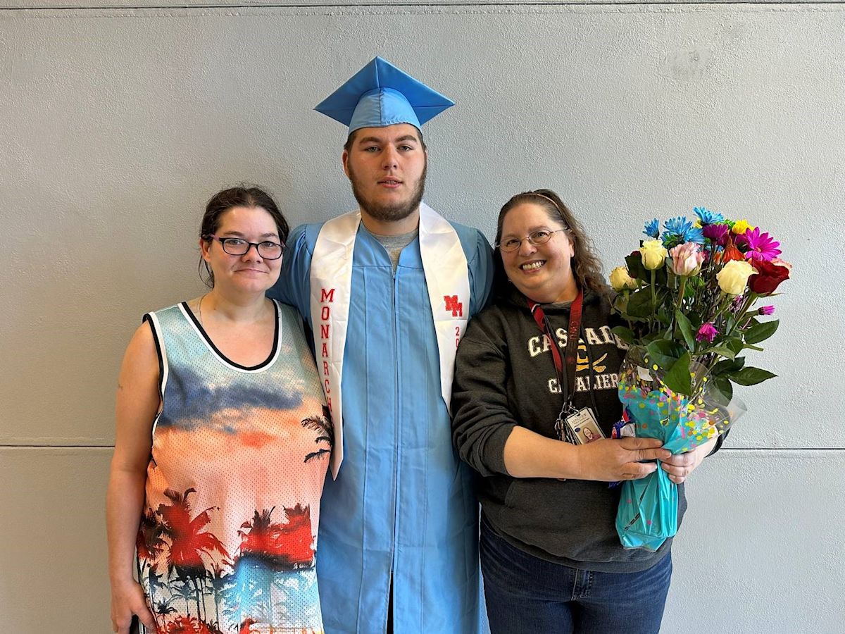 Send your graduation photos to Longview Public Schools! | Post Detail