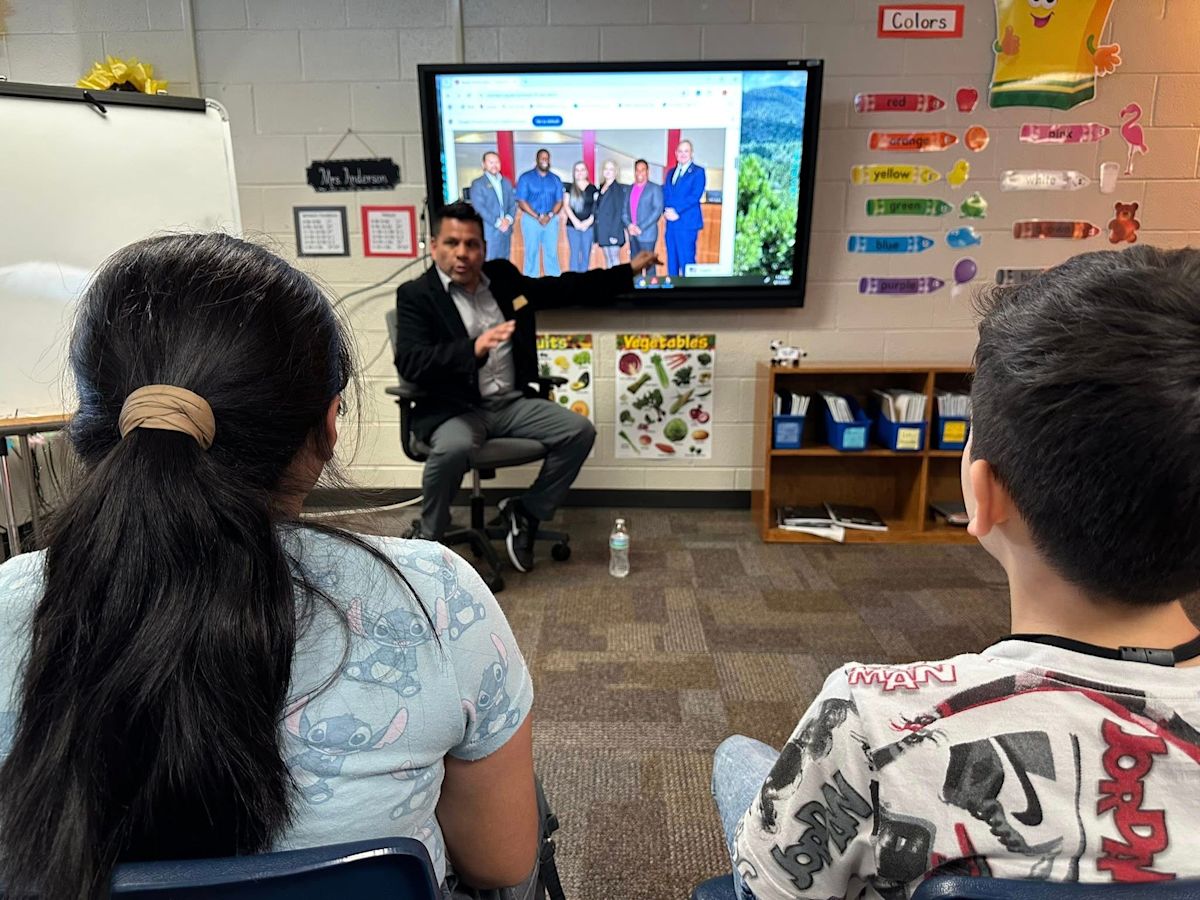 Union Board President Visits Roy Clark Elementary | News Details