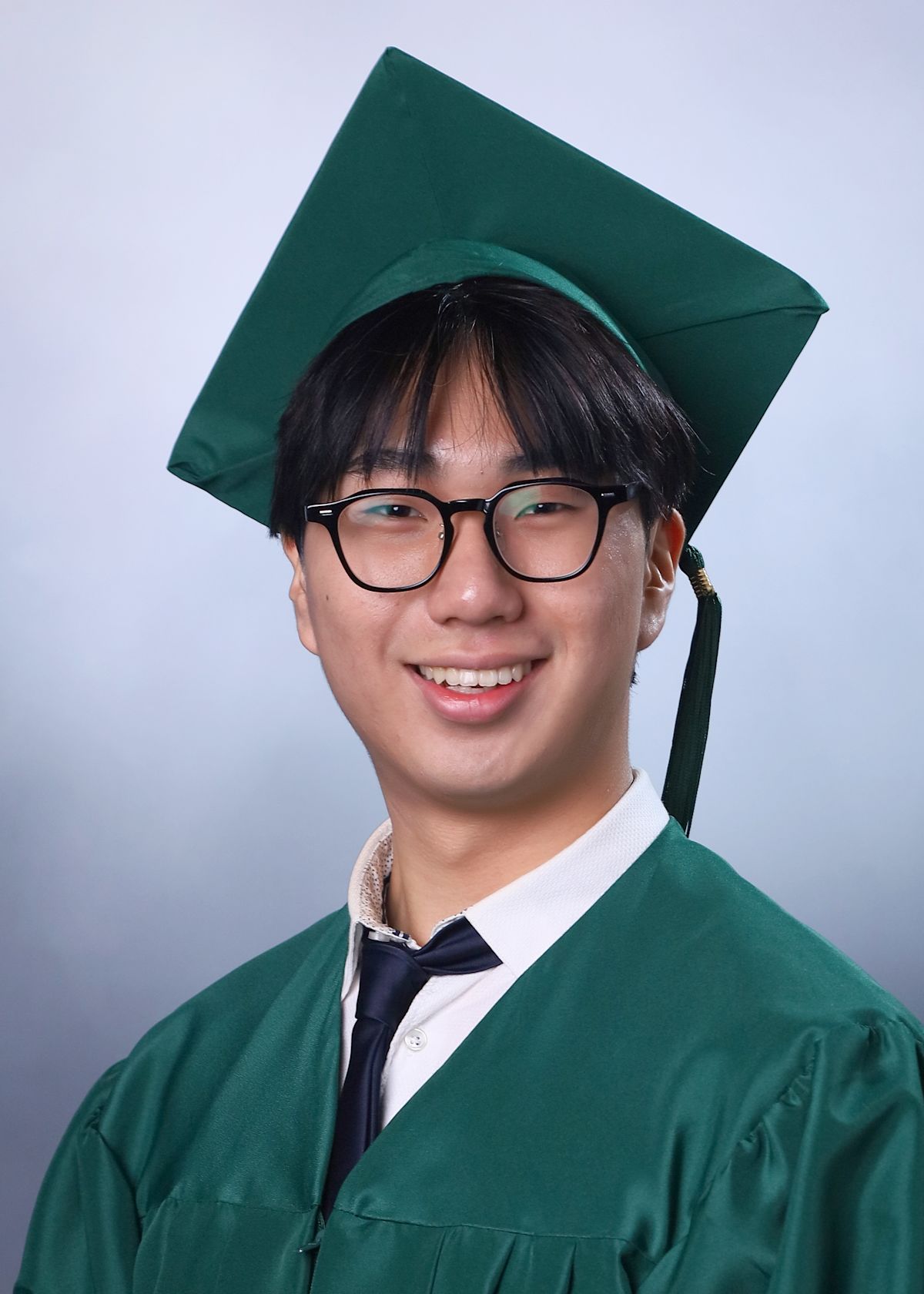 Minjun Kim | Senior Spotlights Default Post Page