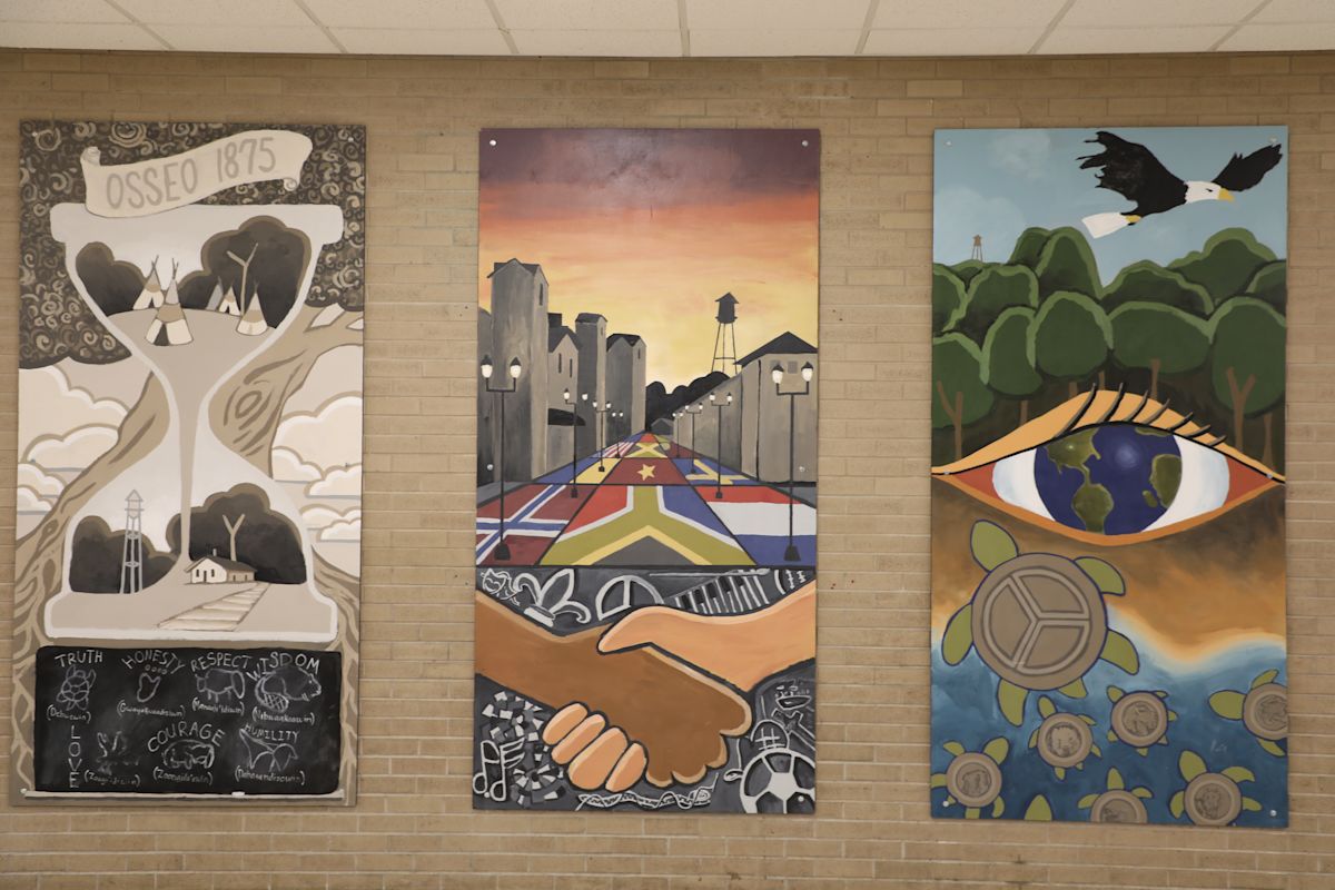 Osseo Middle School unveils mural | article - ISD 279 - Osseo Area Schools